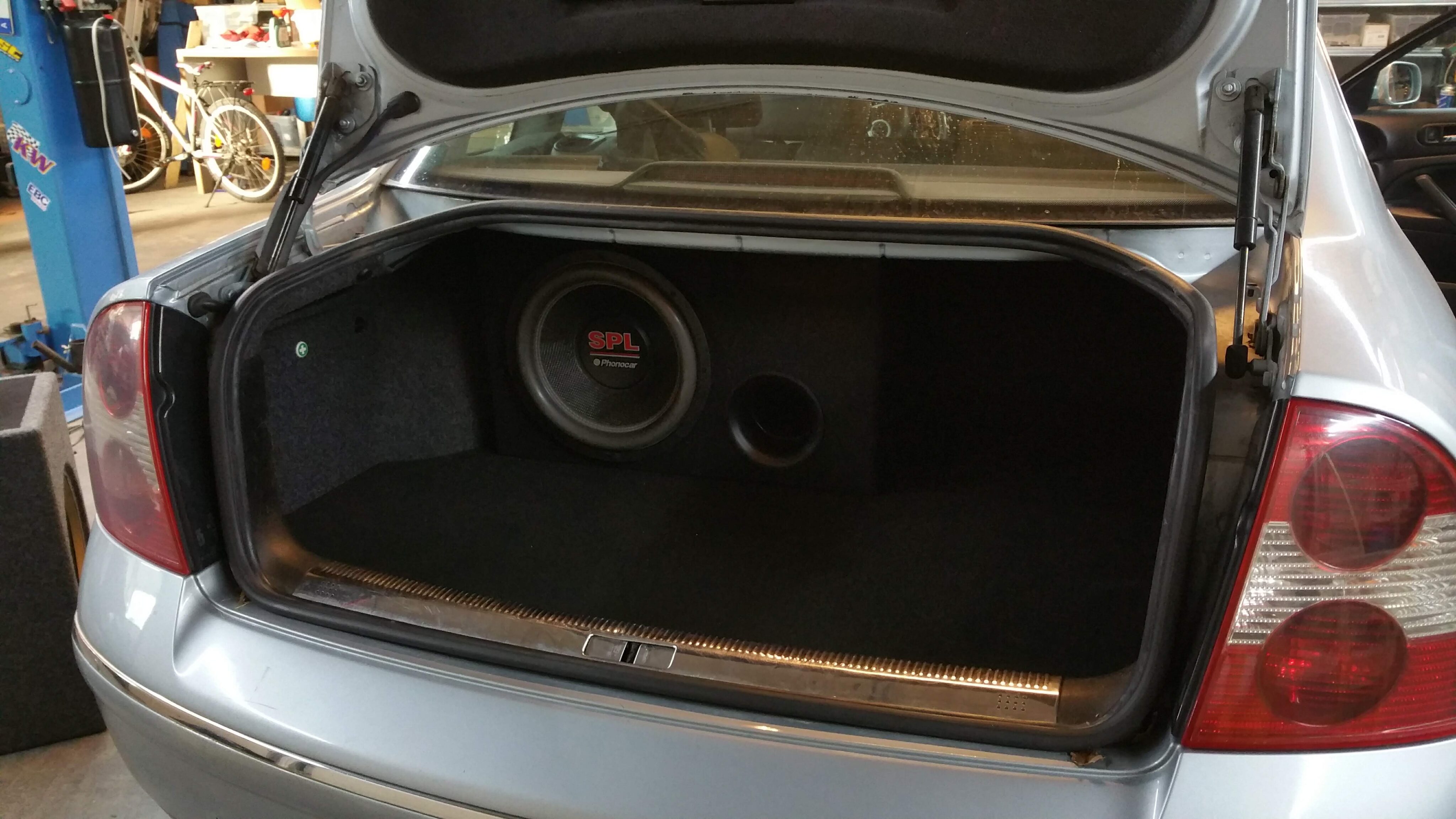 VW Passat 3BG - SPL-Subwoofer Einfach Und Sauber